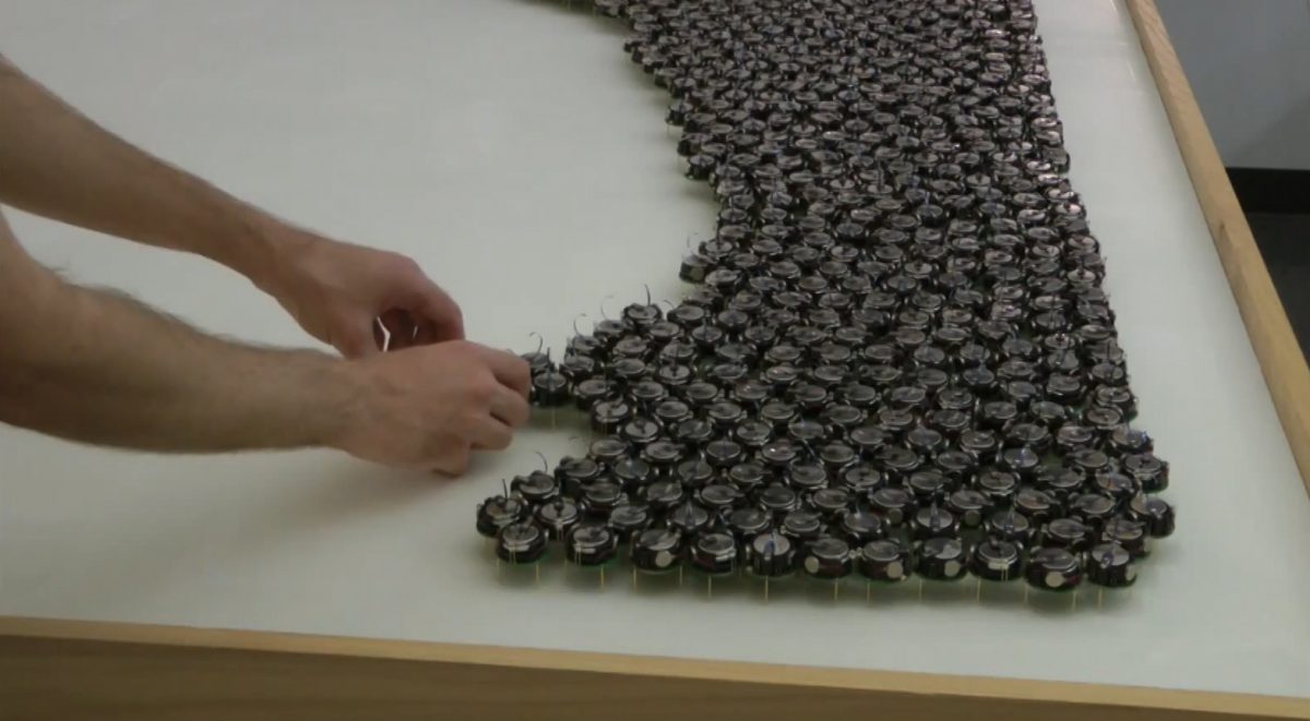 Harvard scientists develop a self-organizing thousand-robot swarm ...