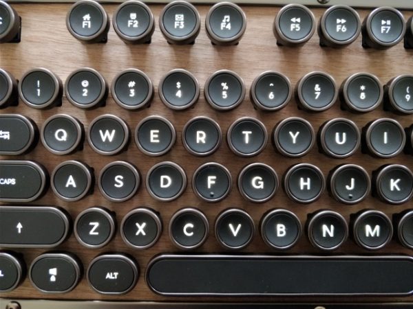 AZIO Retro Classic: an incredible steampunk-inspired mechanical ...