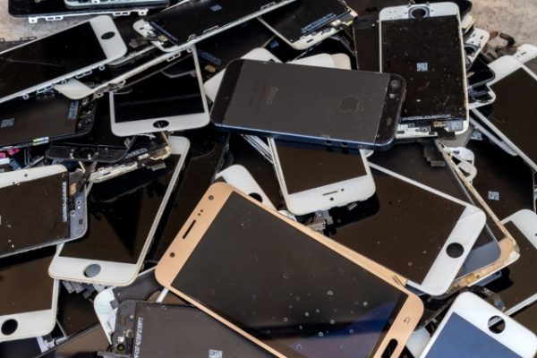 The iPhone 6 is Apple's most problematic handset - over a fifth suffer ...