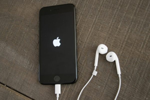 Apple signs $600 million deal with European chipmaker Dialog - BetaNews