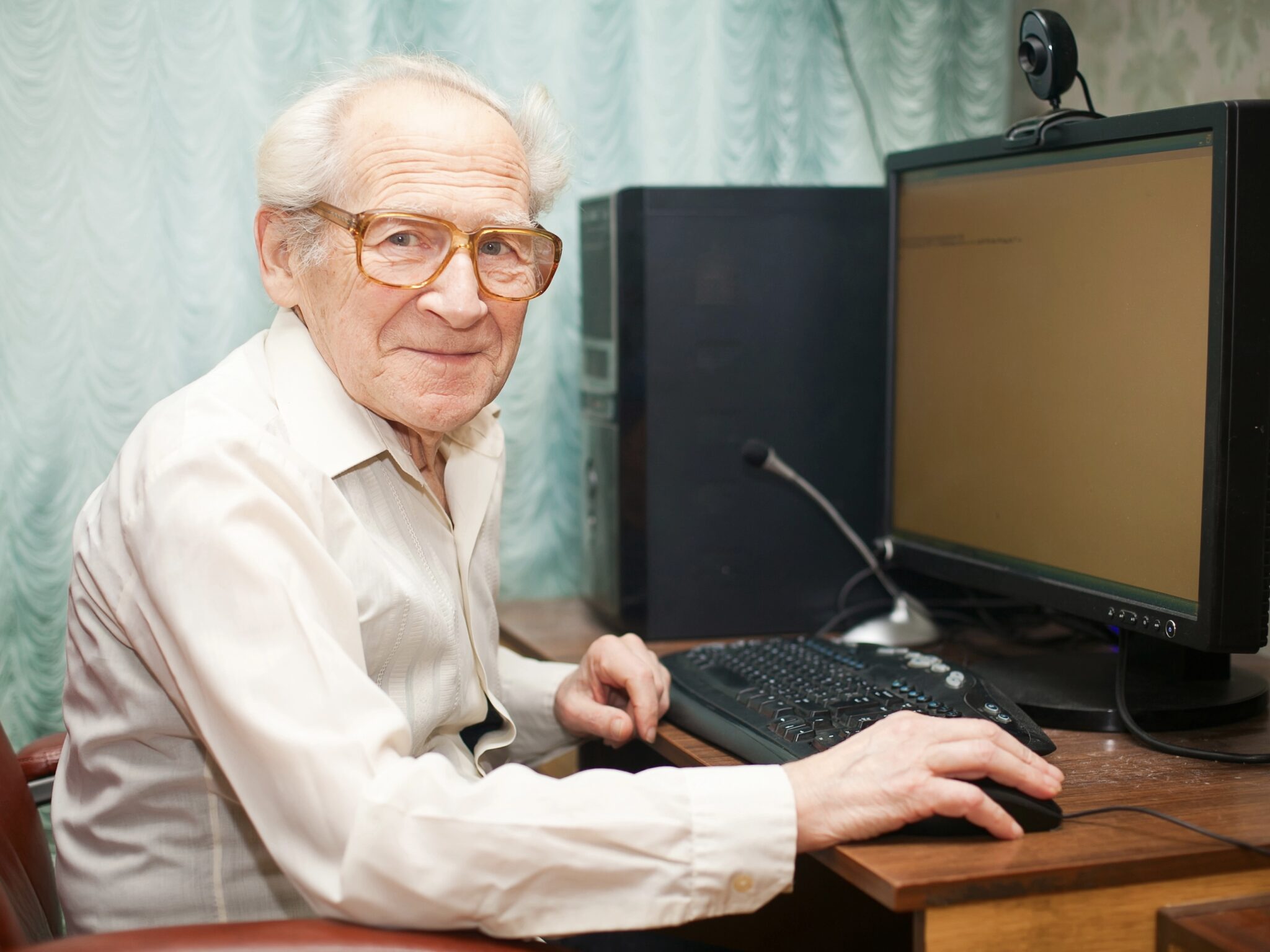 Install Manjaro 24.2 today and leave Microsoft Windows 11 to the ...